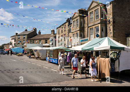 Street in Hawes North Yorkshire, England showing row of shops Stock ...
