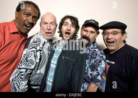 Members of the US band The Grande Mothers Re:Invented, Napoleon Murphy ...