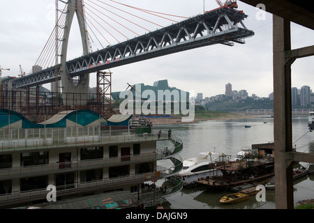 The Qiansimen Bridge is under construction over the Jialing River in ...