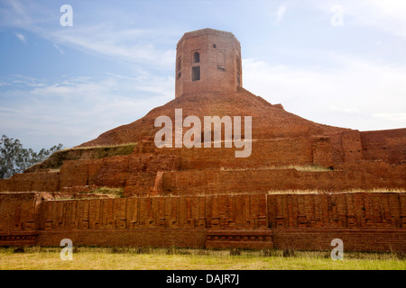 Ruins of Buddhist stupa, Chaukhandi Stupa, Sarnath, Varanasi, Uttar ...