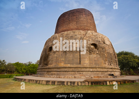 Buddhist Stupa. Dhamek Stupa, Sarnath, Varanasi. Uttar Pradesh, India ...