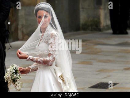The bride Kate Middleton arrives at Westminster Abbey for her wedding ...