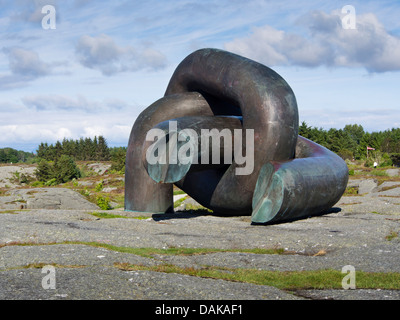 Broken Chain (Brutt Lenke) monument. Memorial to the Alexander Kielland ...