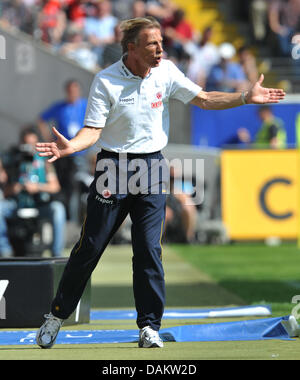 Frankfurt coach Christoph Daum during the Bundesliga match VfL ...