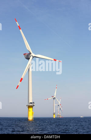 The first German Offshore-Windpark 'Alpha Ventus' - situated about 45km ...