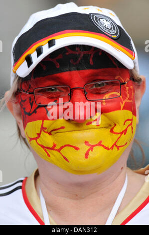 Fans of France cheers prior to the World Cup Group I soccer match ...