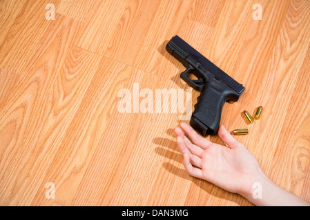 Woman lying on floor with gun Stock Photo: 21939643 - Alamy