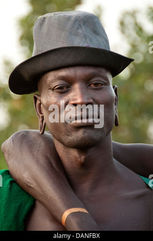 Traditional haircut of a Suri (Surma) man, Ethiopia Stock Photo - Alamy