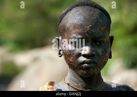 A Suri (Surma) man after body painting with colored mud, Ethiopia Stock ...