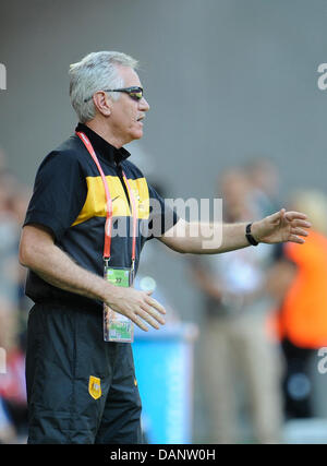 Australia head coach Tom Sermanni looks on before a group stage match ...