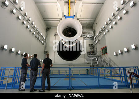 Airbus A340 600 Rolls Royce Engines and nacelles on a Virgin Atlantic ...
