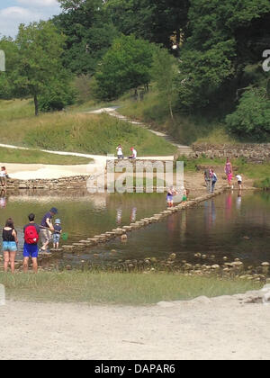 Yorkshire Visitors enjoying the hot weather in the river at Bolton ...