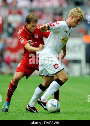 Moenchengladbach's Mike Hanke (R) vies for the ball with Limassol's ...