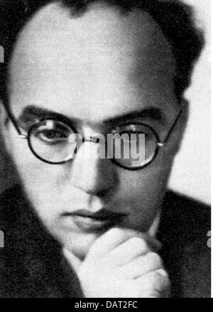 KURT WEILL (1900-1950) German composer about 1930 Stock Photo - Alamy