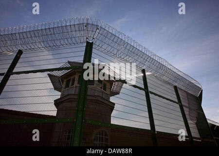 The picture shows the watchtower of the correctional facility Aichach ...