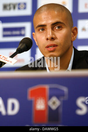 Hamburg's new Egyptian striker Mohamed Zidan pictured in his new jersey ...