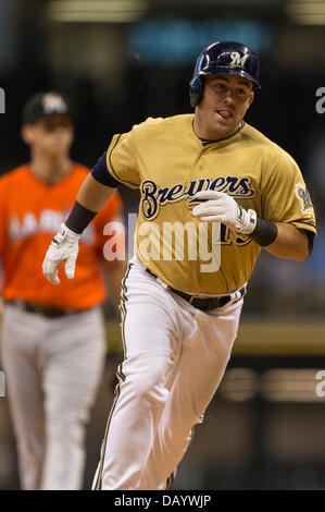 Milwaukee Brewers second base Caleb Durbin (21) runs to first base ...