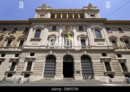 VATICAN CITY, VATICAN – JUNE 15, 2015 : interiors and architectural ...