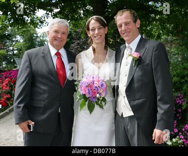 Newly weds Countess Catherina Bernadotte (L) and Romuald Ruffing smile ...