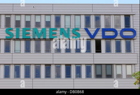 The picture shows the headquarters of the auto supplier Siemens VDO in Regensburg, Germany, 30 ...