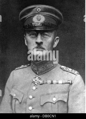 7th Infantry Division commanding general, Maj. Gen. Stephen G. Smith ...