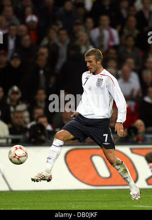 England's David Beckham in action during training Stock Photo - Alamy