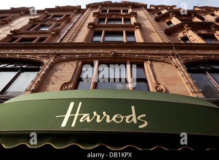 Awning at the famous store Harrods Stock Photo - Alamy
