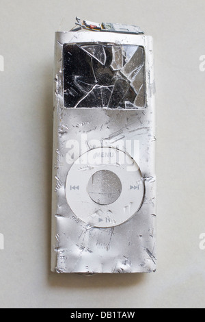 Smashed and broken iPod Nano MP3 player Stock Photo - Alamy