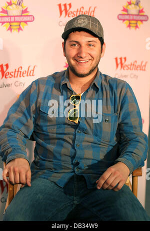 David Kirsh The DigiTour Milkshake launch at Millions Of Milkshakes in ...