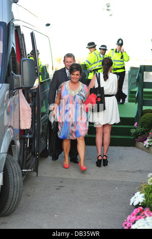 Colette McLaughlin Ladies Day at the John Smith Grand National meeting ...