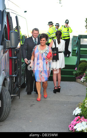 Colette McLaughlin Ladies Day at the John Smith Grand National meeting ...