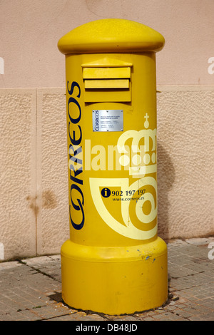 correos yellow post box barcelona catalonia spain Stock Photo - Alamy