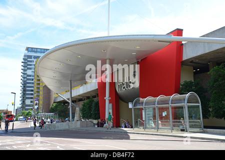 Entrance to Old Basing Mall, The Malls, Churchill Way, Basingstoke ...