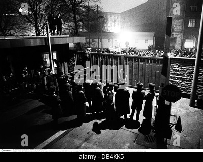 Monday Demonstration, Leipzig, GDR, historic picture, autumn 1989 Stock ...