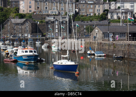 Town of Porthmadog, Wales. Picturesque view of the Porthmadog’s High ...