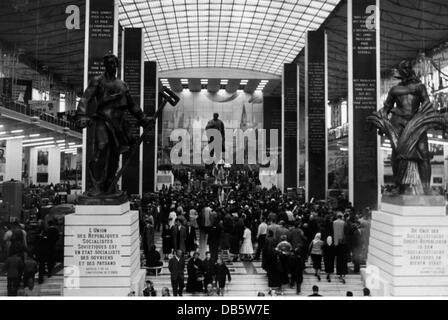 Soviet pavilion at World Expo 1958 in Brussels Still from film Stock ...