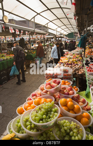 Shoppers looking for fruit and vegetables at Birmingham Bullring Open ...
