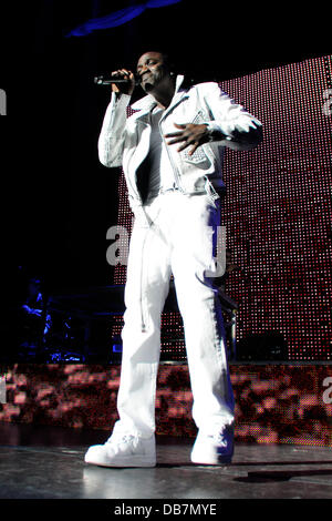 Akon performs live at the Air Canada Centre as opening act for Usher's ...