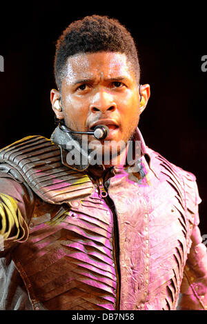 Usher performs on stage at The Air Canada Centre during his OMG Tour ...