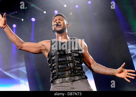 Usher performs on stage at The Air Canada Centre during his OMG Tour ...