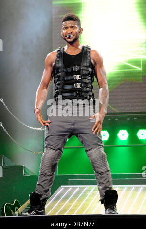 Usher performs on stage at The Air Canada Centre during his OMG Tour ...