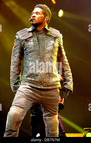Usher performs on stage at The Air Canada Centre during his OMG Tour ...
