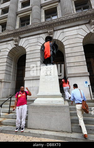 Statue of Cecil Calvert, 2nd Baron Baltimore (the founder of Maryland ...