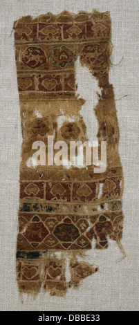 This textile, inscribed with Arabic calligraphy, is a fine example of ...