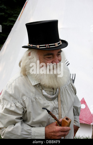 Mountainman smoking a pipe Stock Photo - Alamy