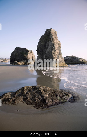 Rock-studded beach, Bandon, Oregon, USA Stock Photo - Alamy