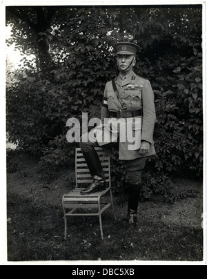 General Sir James Willcocks photographed at his headquarters (Photo 24 ...