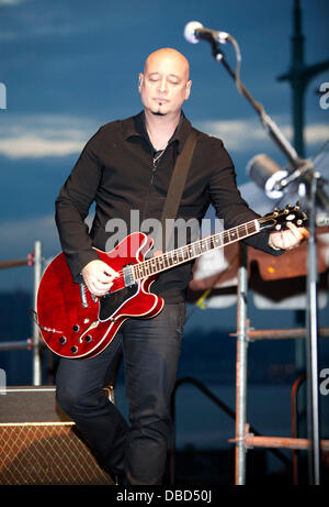 Train perform live at Chelsea Piers sponsored by Lipton Ice Tea and ...
