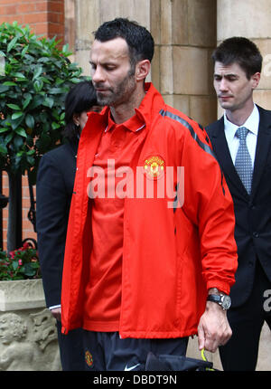 RYAN GIGGS MANCHESTER UNITED FC 13 August 1998 Stock Photo - Alamy