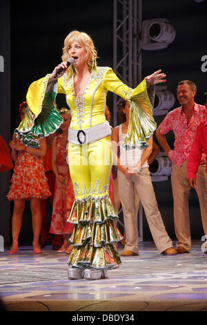 Lisa Brescia The 4000th performance of the Broadway musical production ...